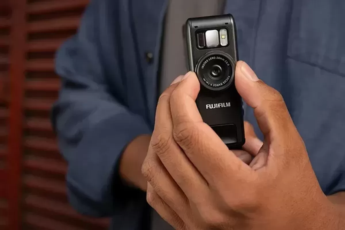 Fujifilm Rilis Instax Mini Evo Cinema, Kamera Instan yang Bisa Rekam ...